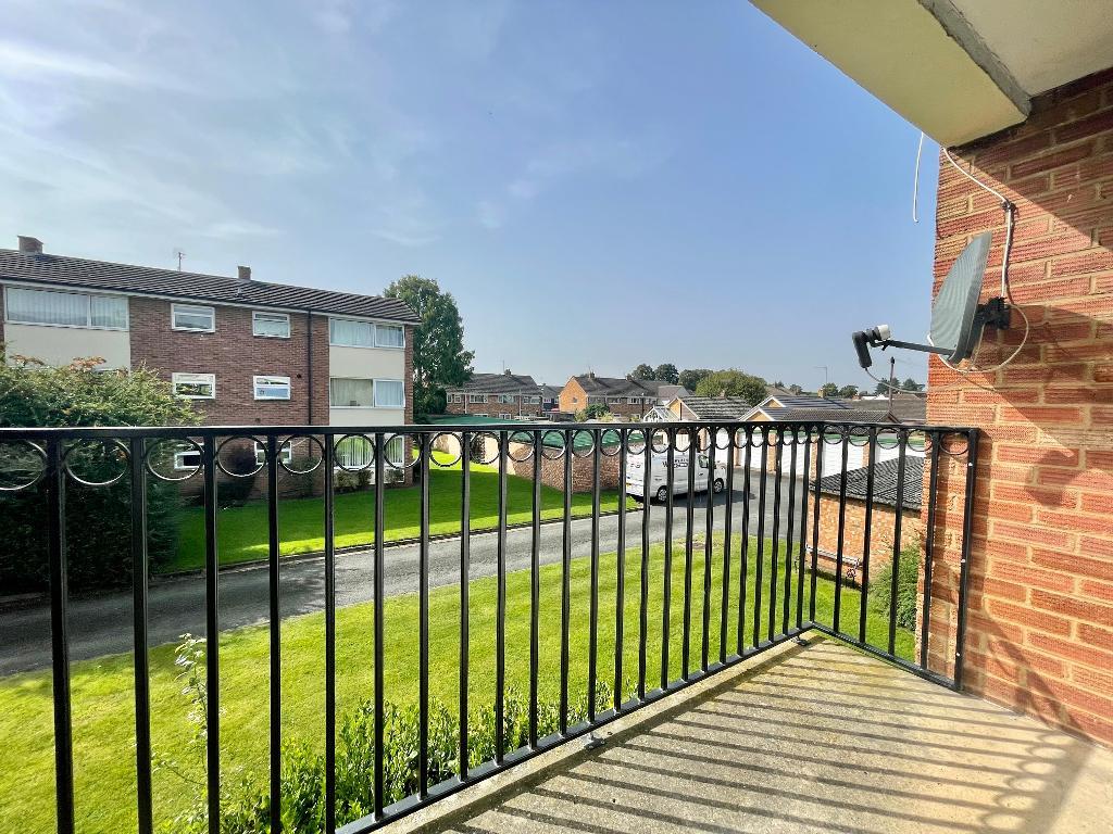 2 Bedroom Duplex Apartment For Sale in Sandfield Court, Stratford upon ...